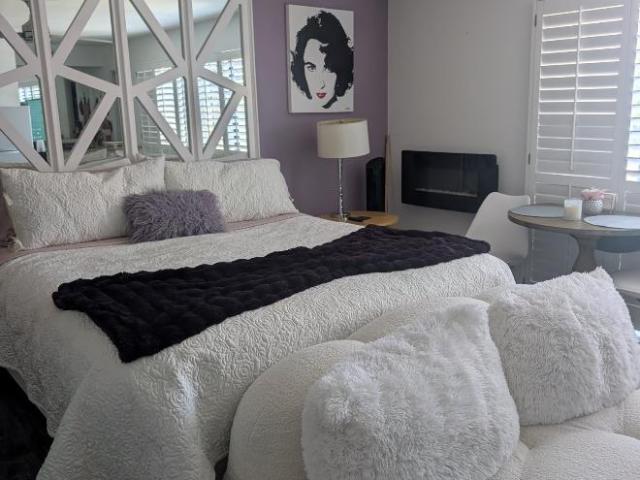 1 Br, 1 bath, Condo 2455 Via Sonoma