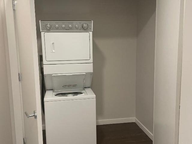 1 Br, 1 bath, Condo 2450 S University Blvd