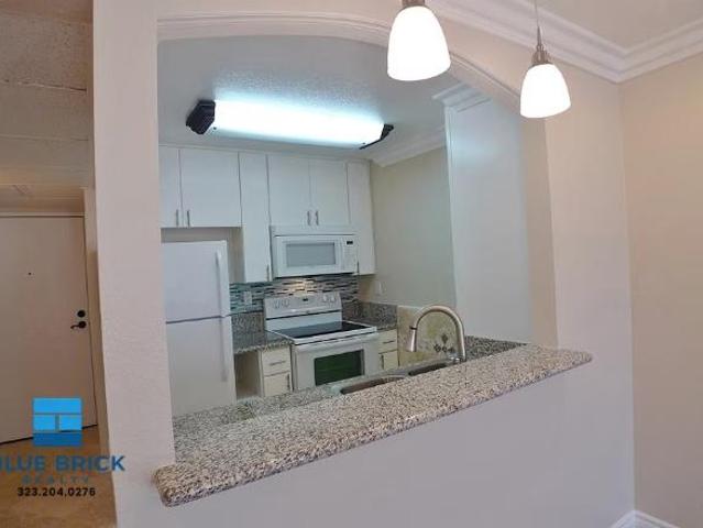 1 Br, 1 bath, Condo 245 N Alvarado St