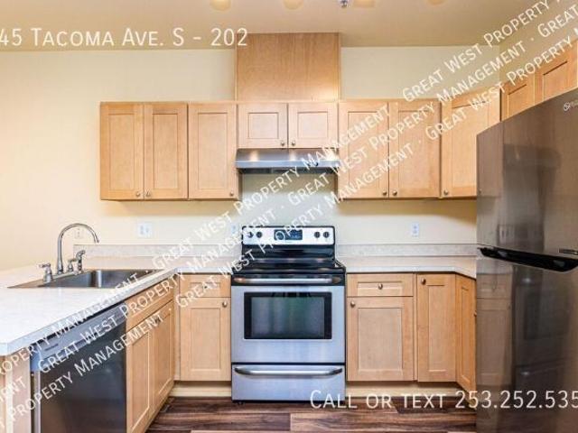 1 Br, 1 bath, Condo 245 Tacoma Ave S