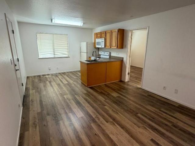 1 Br, 1 bath, Condo 2470 Bella Vista Ave
