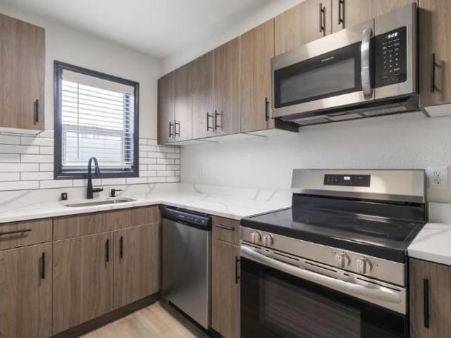 1 Br, 1 bath, Condo 247 Tacoma Ave S
