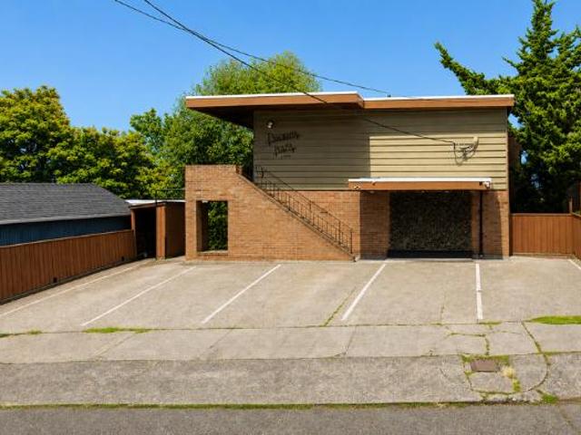 1 Br, 1 bath, Condo 2484 Dexter Avenue N