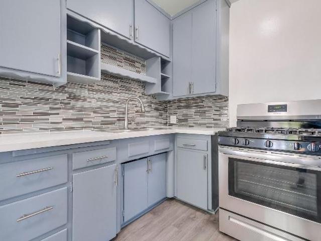 1 Br, 1 bath, Condo 2485 Venice Blvd
