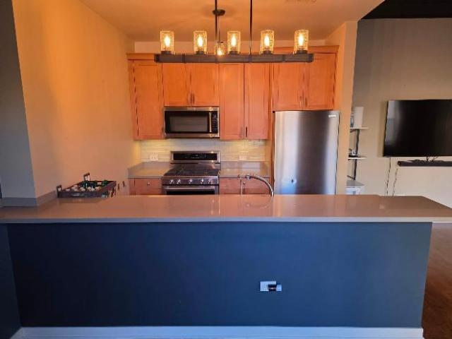 1 Br, 1 bath, Condo 24 W Station St