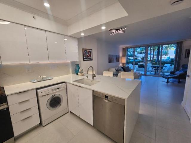 1 Br, 1 bath, Condo 2501 S Ocean Dr