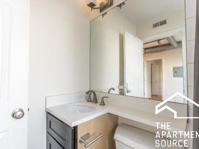 1 Br, 1 bath, Condo 2520 West Leland Ave