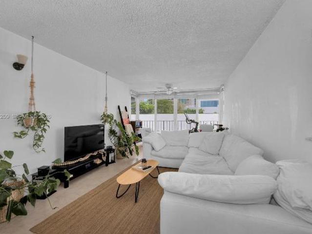 1 Br, 1 bath, Condo 2539 S Bayshore Dr