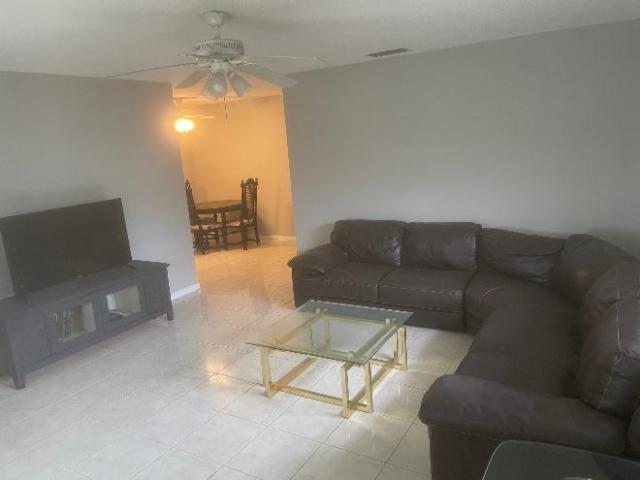 1 Br, 1 bath, Condo 255 Sw 7th Street