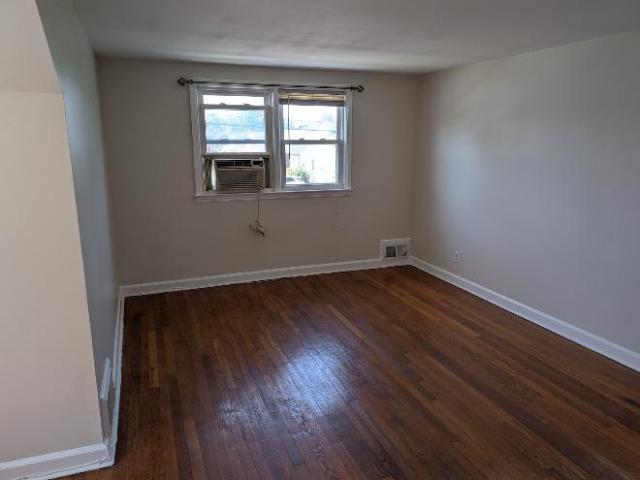 1 Br, 1 bath, Condo 2563 Hawthorne Ave