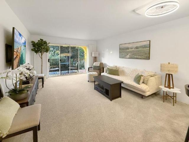 1 Br, 1 bath, Condo 257 Por La Mar Cir