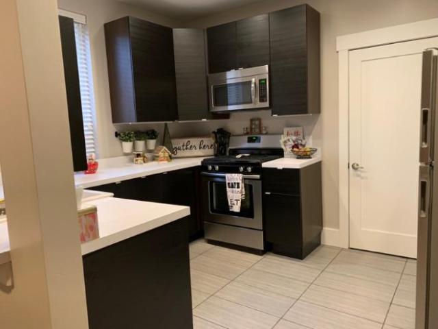 1 Br, 1 bath, Condo 259 W 4th Ave