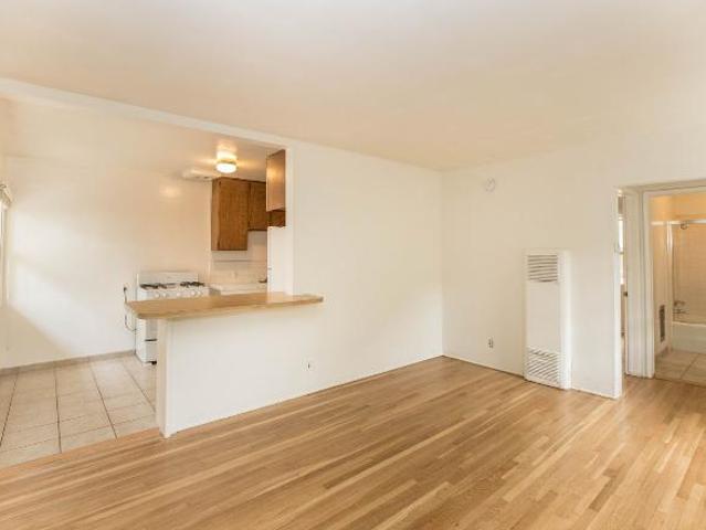 1 Br, 1 bath, Condo 25 19th Ave