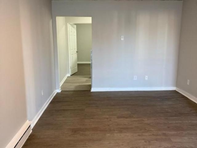 1 Br, 1 bath, Condo 260 N Commerce Ave