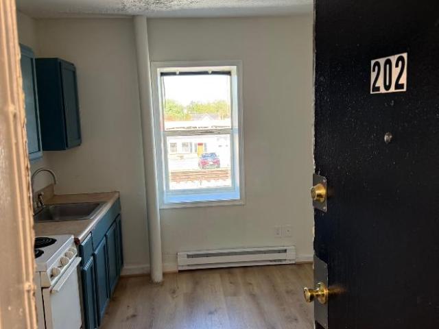 1 Br, 1 bath, Condo 260 N Commerce Ave