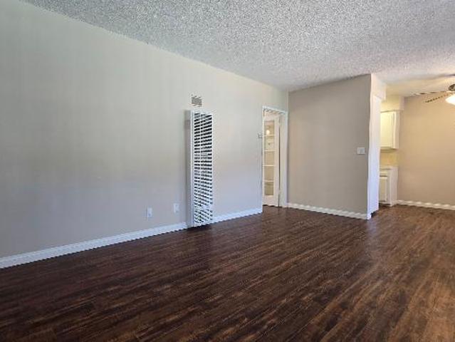 1 Br, 1 bath, Condo 260 N Oak Ave