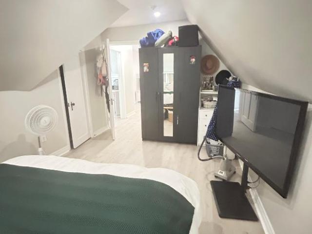 1 Br, 1 bath, Condo 262 James St South