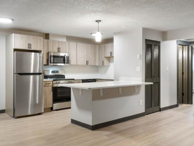 1 Br, 1 bath, Condo 2632 Cascade Pl W