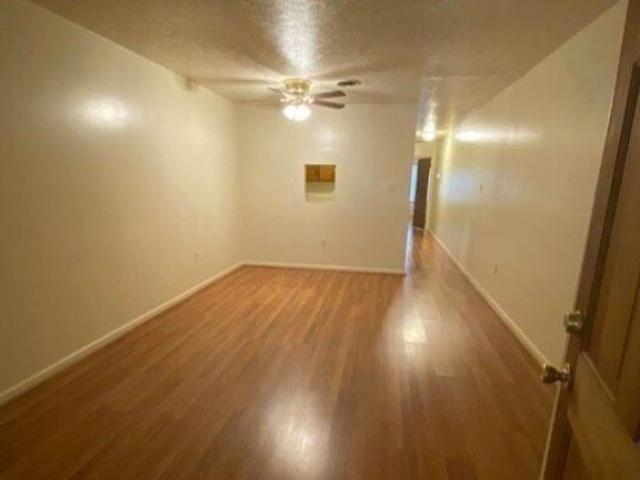1 Br, 1 bath, Condo 2640 Valley Ave