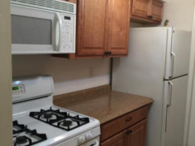 1 Br, 1 bath, Condo 265 SW 7th St