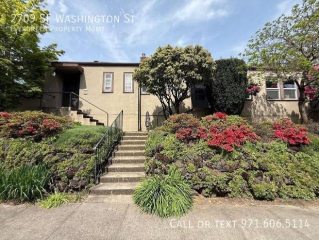 1 Br, 1 bath, Condo 2709 SE Washington St