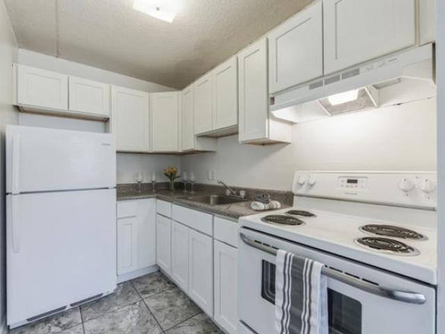 1 Br, 1 bath, Condo 2701 Madison St