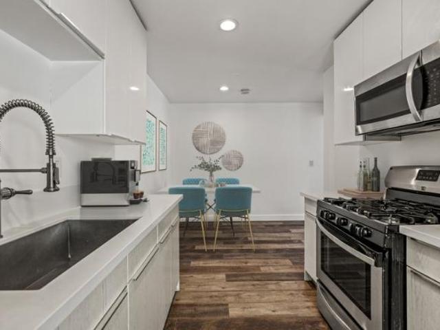 1 Br, 1 bath, Condo 2730 Raymond Ave
