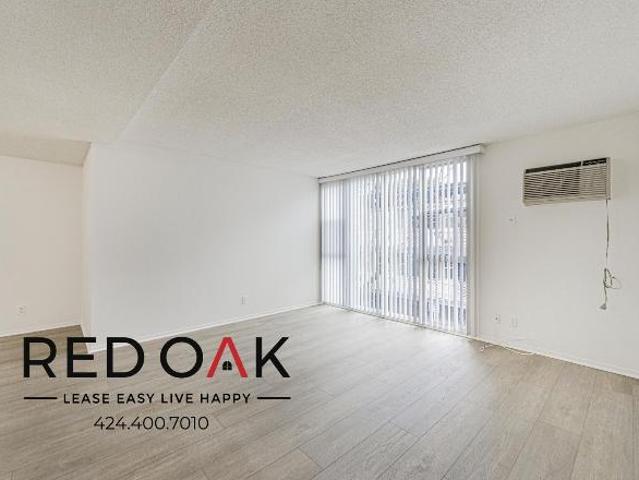 1 Br, 1 bath, Condo 2748 Montrose Ave
