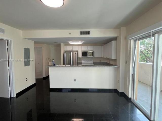 1 Br, 1 bath, Condo 2740 SW 28th Ter