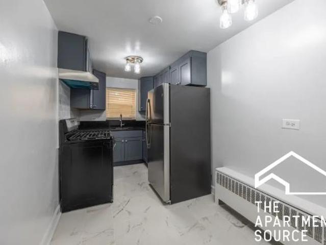 1 Br, 1 bath, Condo 2754 West North Shore Avenue