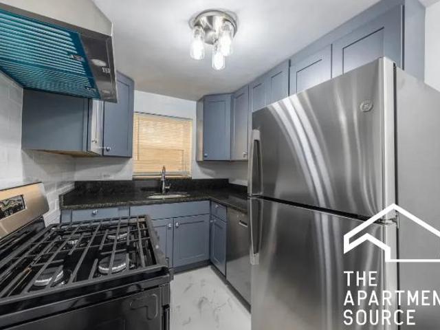 1 Br, 1 bath, Condo 2754 West North Shore Avenue