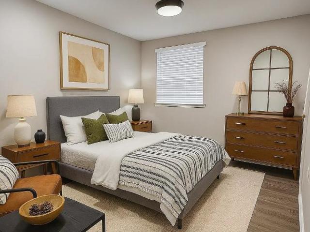 1 Br, 1 bath, Condo 2751 E Ledbetter Dr