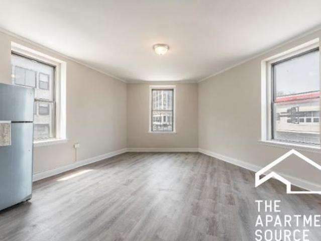 1 Br, 1 bath, Condo 2779 N Milwaukee Ave