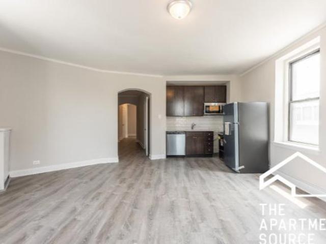 1 Br, 1 bath, Condo 2779 N Milwaukee Ave