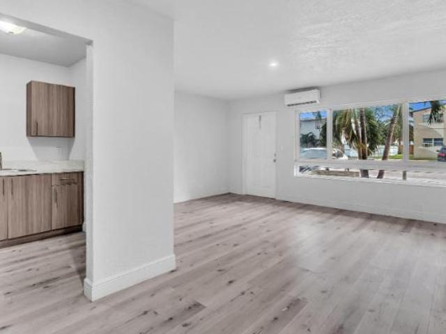 1 Br, 1 bath, Condo 2781 Sw 2 Street