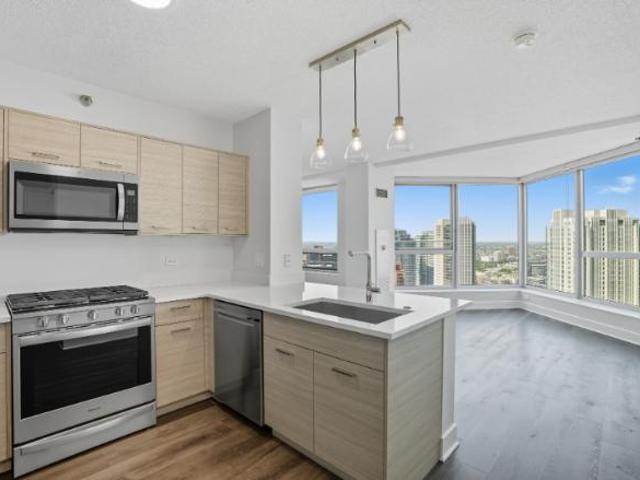 1 Br, 1 bath, Condo 279 N Canal St