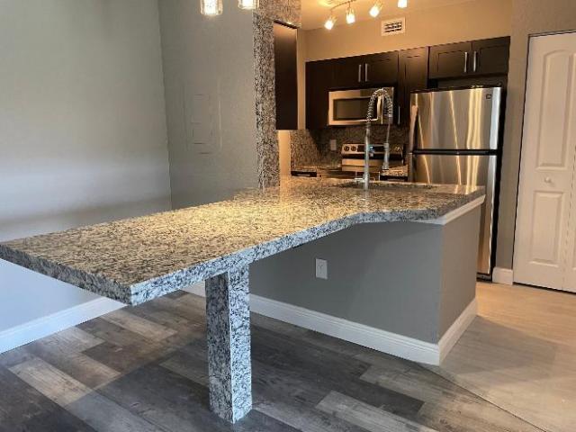 1 Br, 1 bath, Condo 2803 North Oakland Forest Dr
