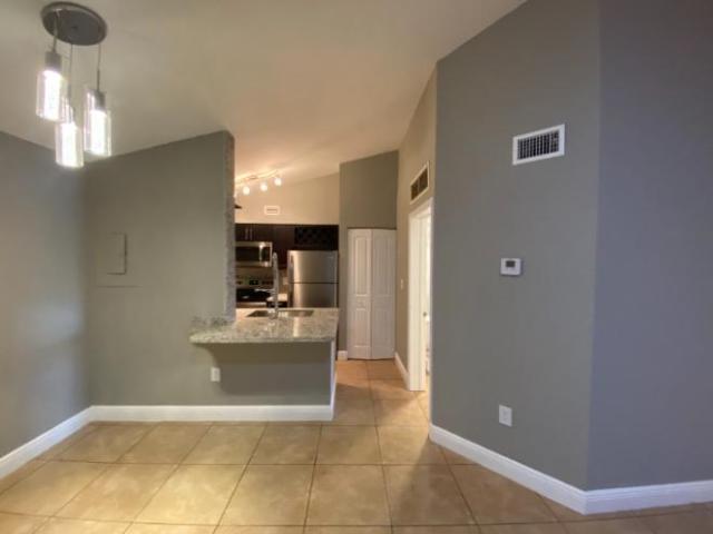 1 Br, 1 bath, Condo 2803 North Oakland Forest Dr