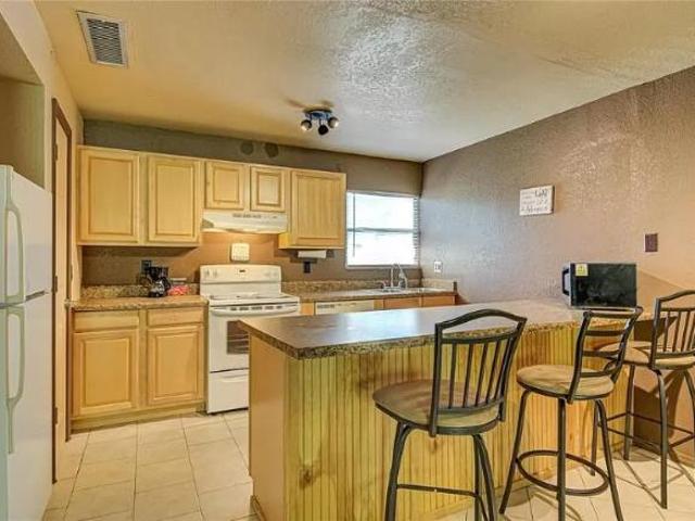 1 Br, 1 bath, Condo 2811 SW Archer Rd