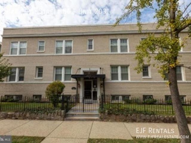 1 Br, 1 bath, Condo 2824 12th Street Ne