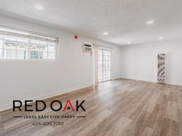 1 Br, 1 bath, Condo 2828 Consol Avenue