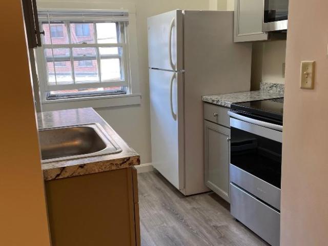 1 Br, 1 bath, Condo 282 Middle St