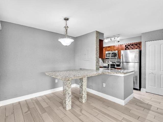 1 Br, 1 bath, Condo 2851 North Oakland Forest Dr