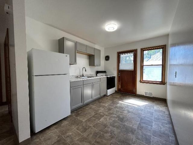 1 Br, 1 bath, Condo 2901 E Wellesley Ave