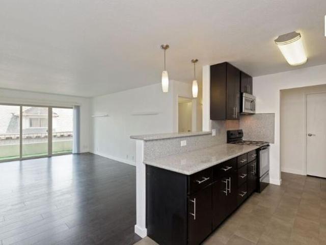 1 Br, 1 bath, Condo 290 Lee St