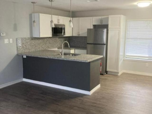 1 Br, 1 bath, Condo 2916 Camellia Ave