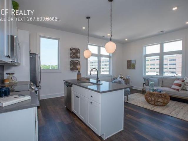 1 Br, 1 bath, Condo 2940 W Thompson Street
