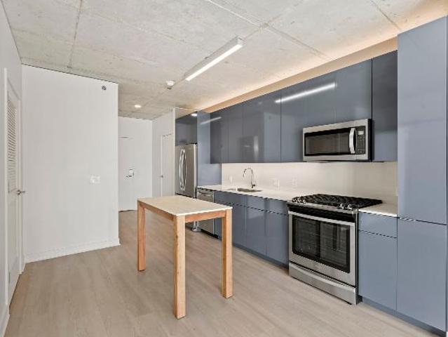1 Br, 1 bath, Condo 299 W Illinois St