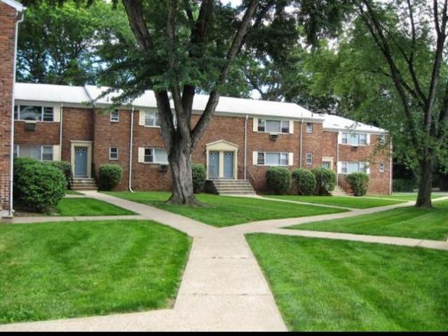 1 Br, 1 bath, Condo 300 Parsippany Rd