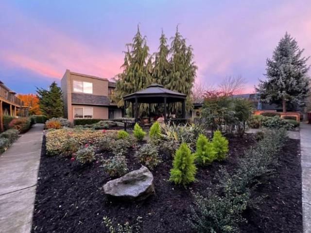 1 Br, 1 bath, Condo 3025 SE 20th Avenue